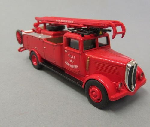 Twelve fire engine models by oxford | Hartleys Auctioneers & Valuers