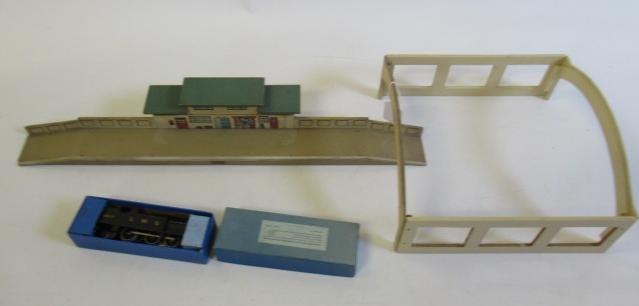 Pre-war hornby dublo station platform | Hartleys Auctioneers & Valuers