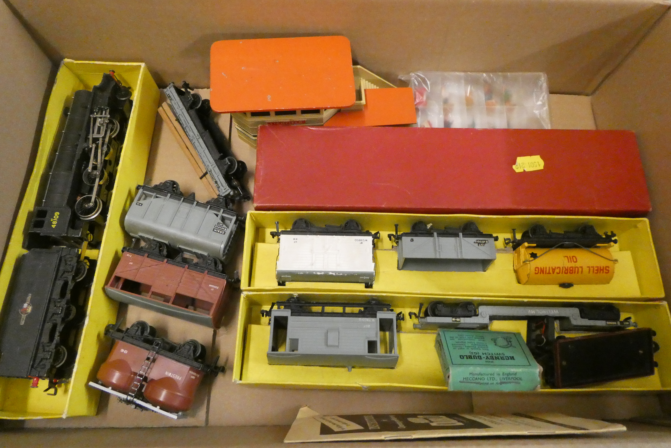 Hornby dublo 8f locomotive 48109, ten goods wagons, 5030 island ...