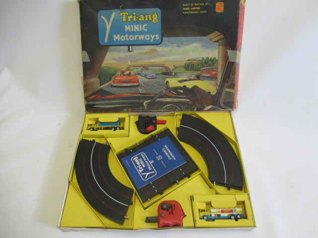 Triang minic motorways m1511 set with shell/bp tanker and joe bloggs ...