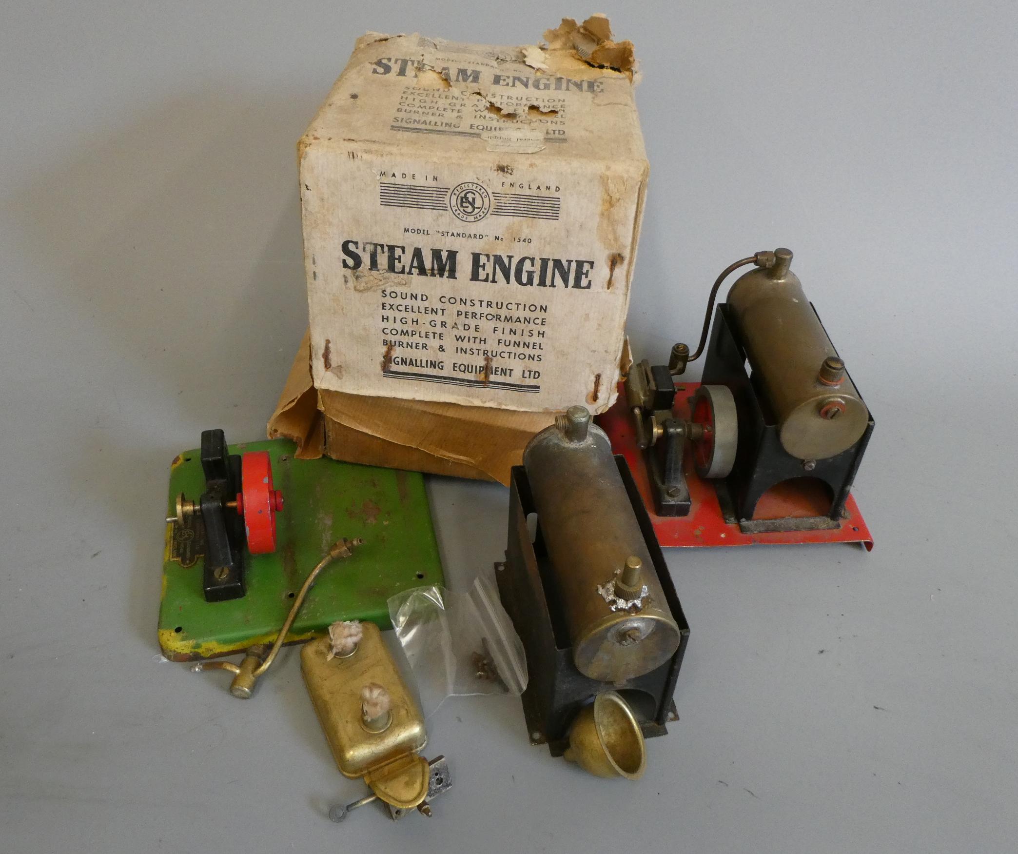 Playworn s.e.l. small steam engines, one item disassembled, p (est ...