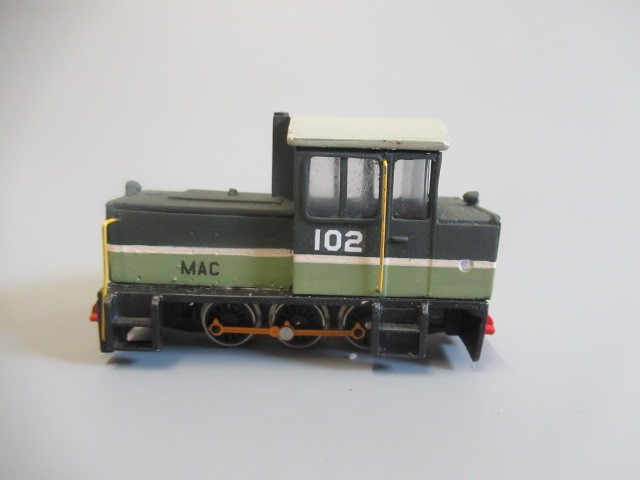 009 narrow gauge kit built 0-6-0 diesel locomotive finished in two tone ...
