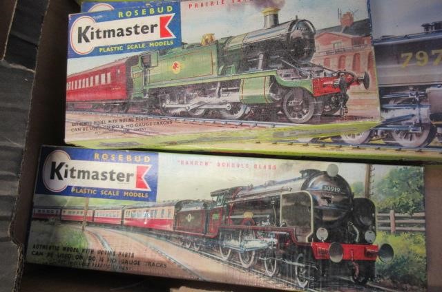 A collection of model railway kits including two wills fine cast ...