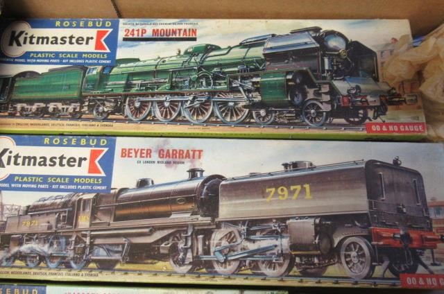 A collection of model railway kits including two wills fine cast ...