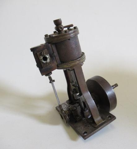 A single cylinder vertical steam engine | Hartleys Auctioneers & Valuers