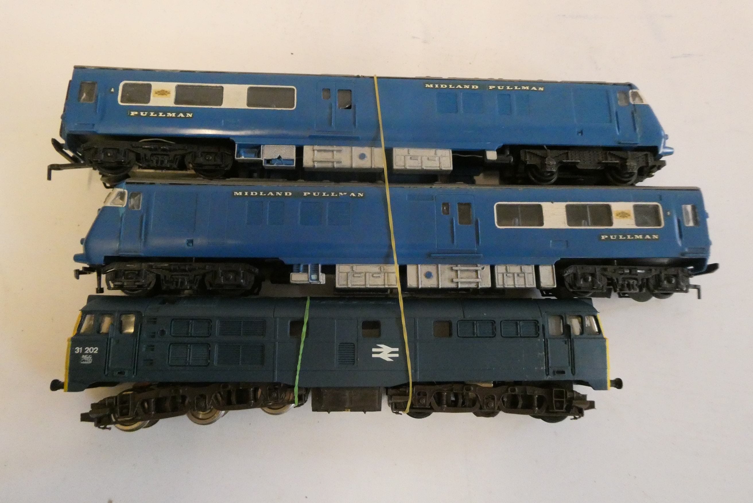 Triang blue pullman and airfix class 31 diesel locomotive, fair ...