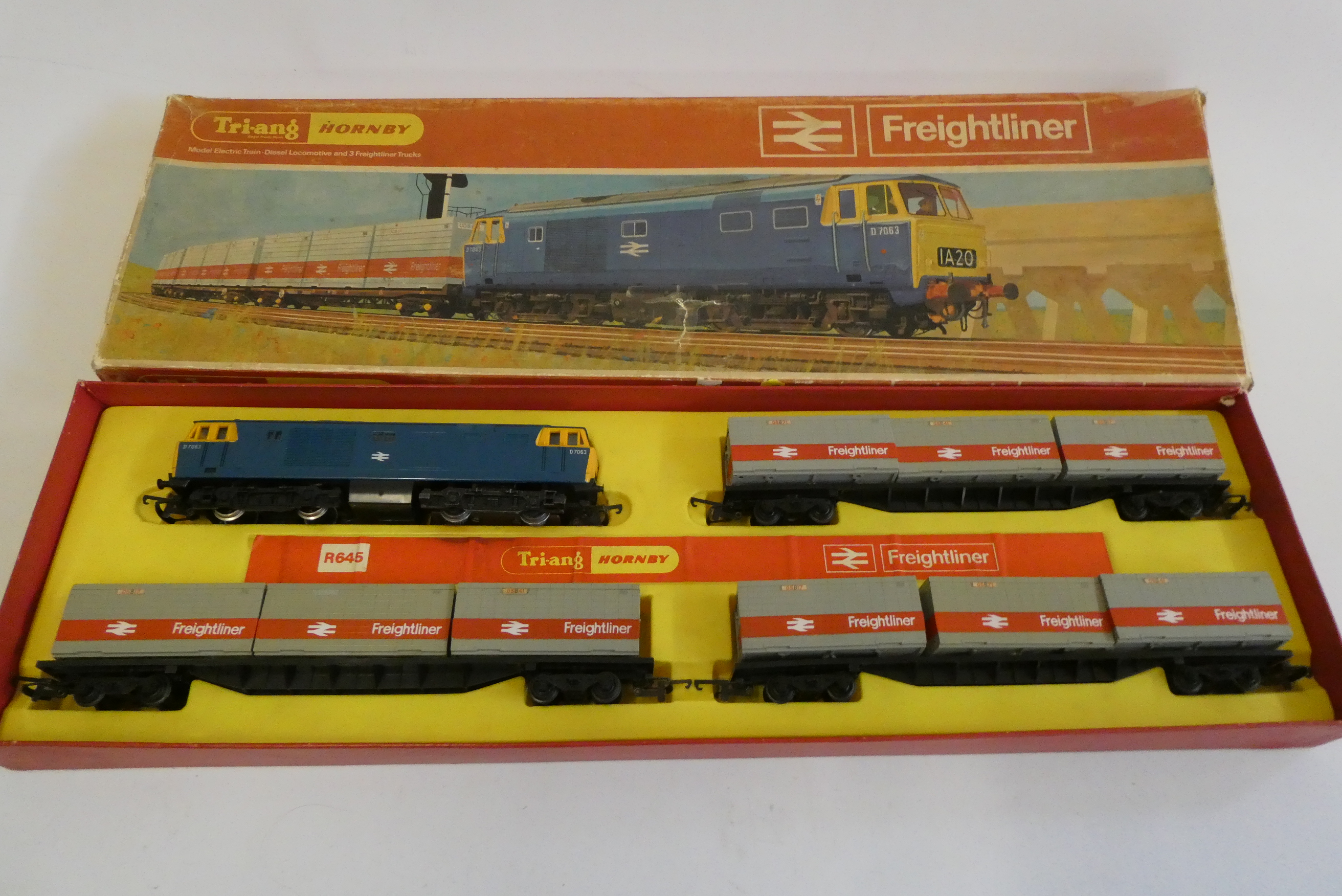 Triang hornby r645 freightliner train set with diesel locomotive and ...