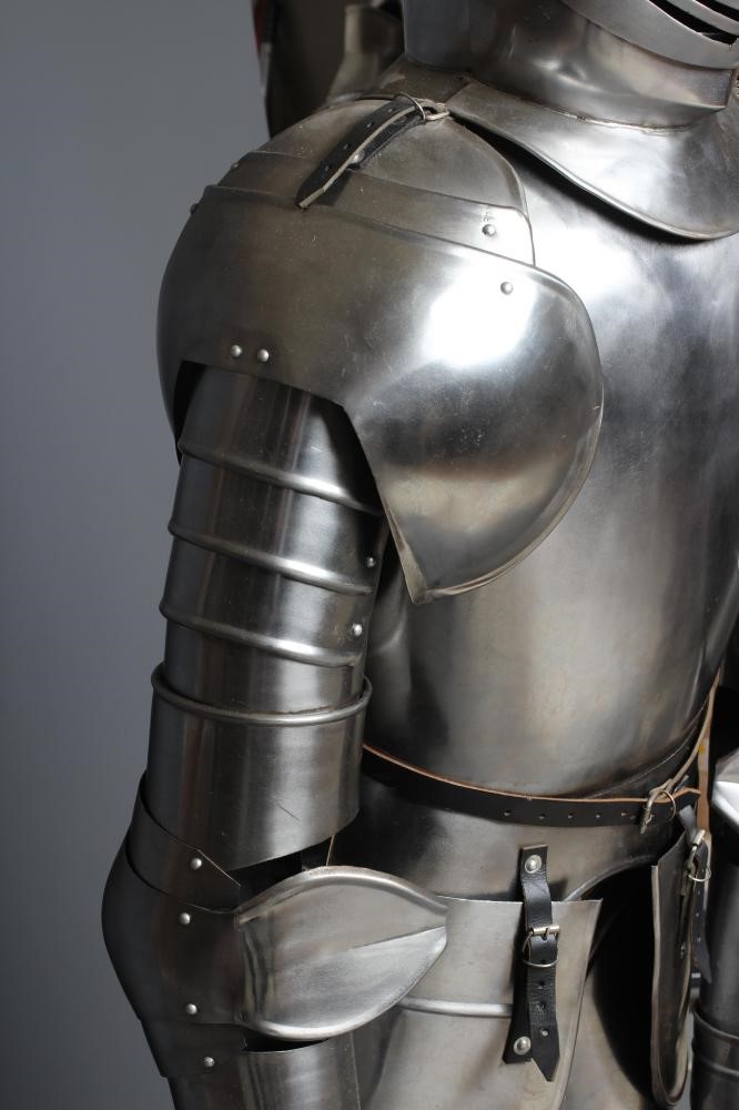 A full suit of field armour | Hartleys Auctioneers & Valuers