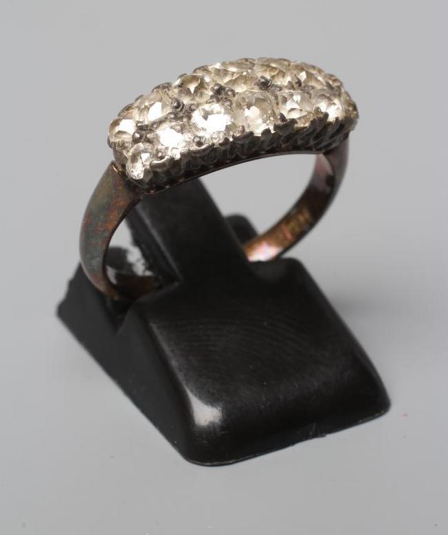 A fourteen stone diamond ring, the graduated mix cut stones point set ...