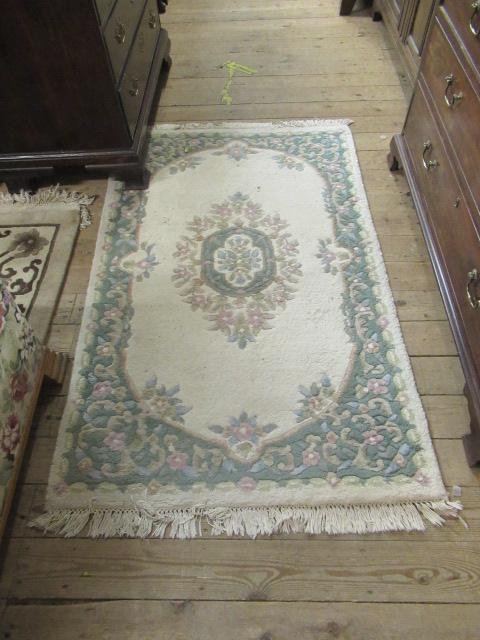 Green and cream fringed rug | Hartleys Auctioneers & Valuers