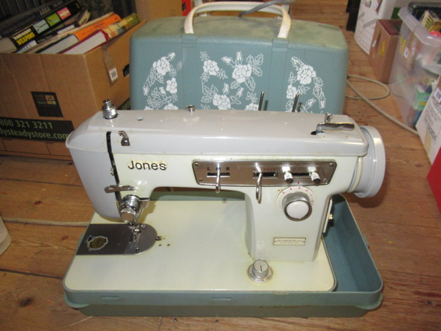 Jones portable sewing machine | Hartleys Auctioneers & Valuers
