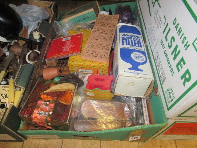 Box of miscellaneous items | Hartleys Auctioneers & Valuers