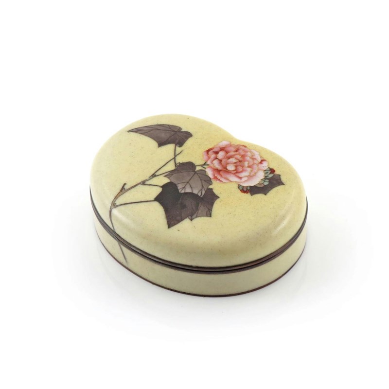 A japanese cloisonné kidney-shaped box and cover by namikawa sosuke ...