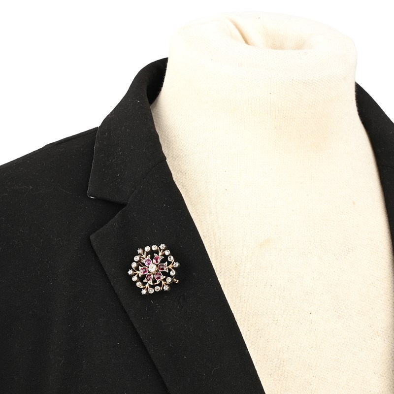 A ruby and diamond brooch | Woolley and Wallis
