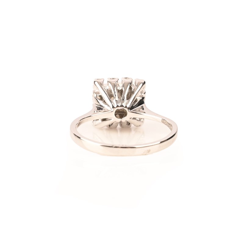 A diamond cluster ring | Woolley and Wallis