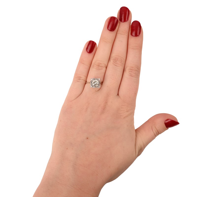 A diamond cluster ring | Woolley and Wallis