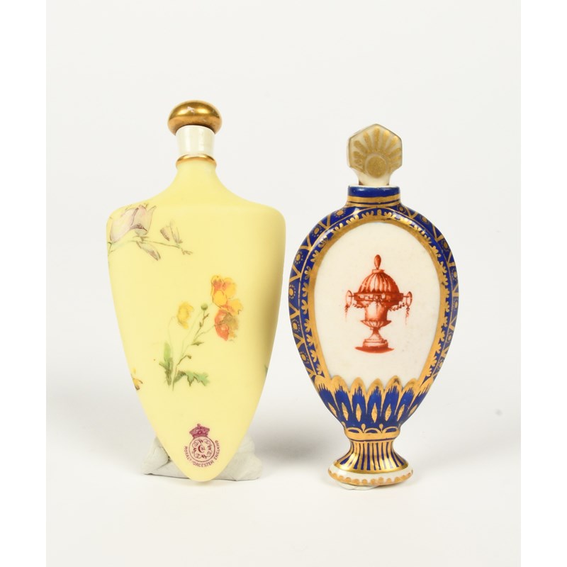 A chelsea-derby scent bottle or flask, c.1770, the flattened body ...